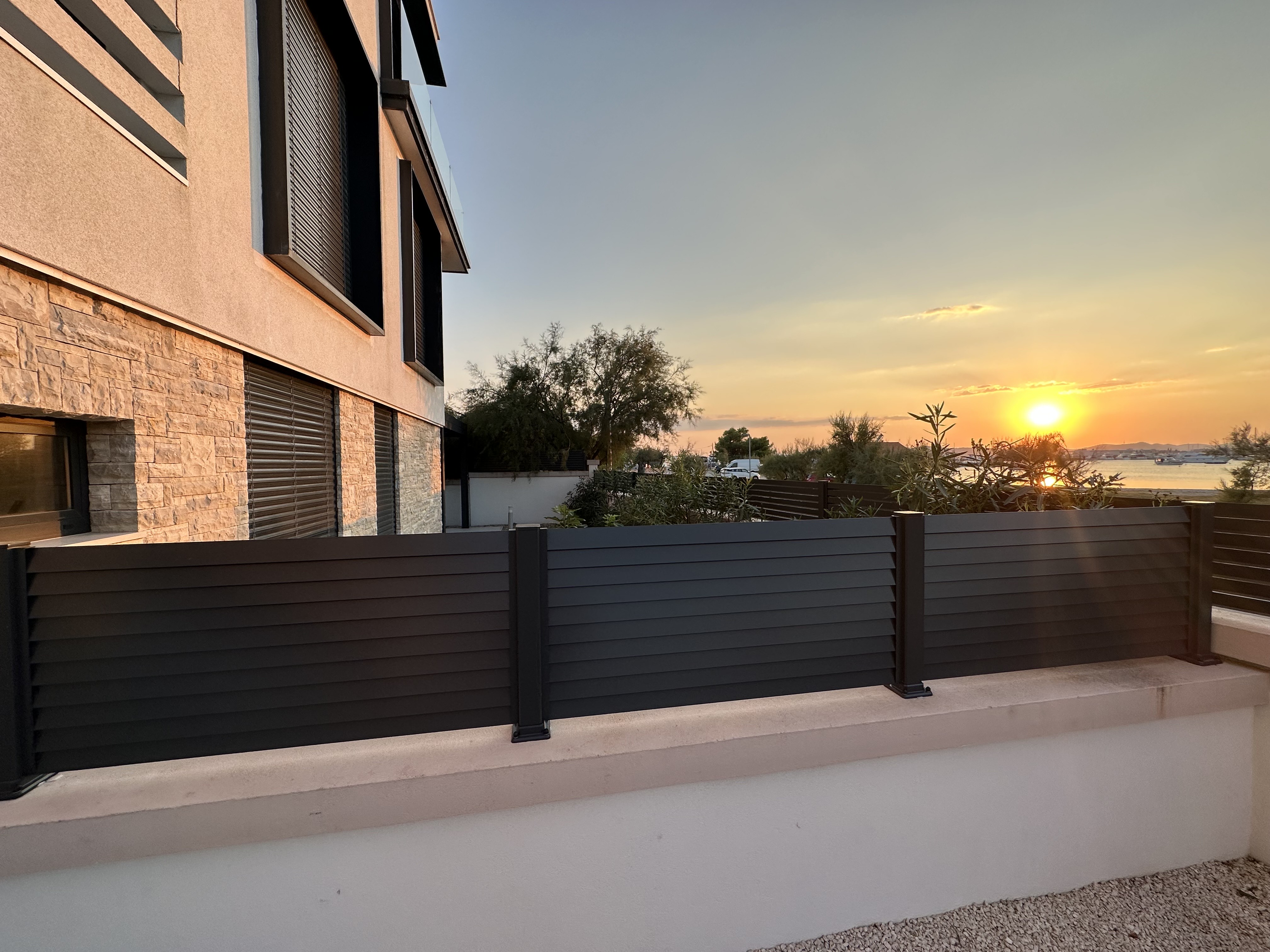 Ugradnja dvorišne panel ograde u Sukošanu kod Zadra - Profi mont Zadar